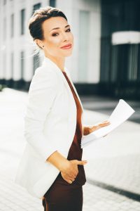 How to make a confident entrance - Emma.FashionEmma.Fashion